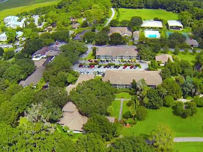 From above, this coastal community looks like a green paradise where nature and neighborhood blend in perfect harmony.