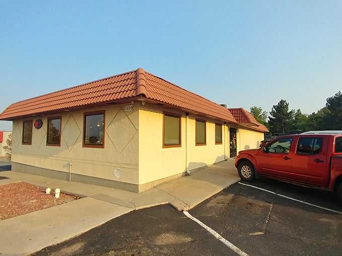 The sunny stucco walls and diamond-patterned details give this BBQ spot a welcoming, almost Mediterranean charm.