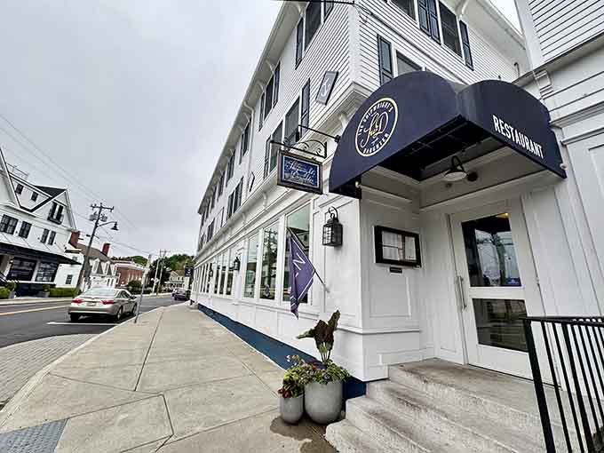 Clean lines and dark awnings signal sophisticated seafood in the heart of downtown without the stuffiness factor.