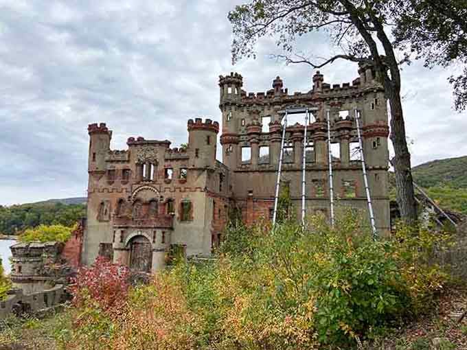 Time and nature have collaborated on this masterpiece, creating windows that frame the sky in the most poetic way.