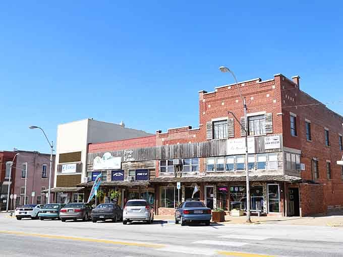 Historic brick meets modern life where breakfast spots welcome morning crowds beneath buildings that have weathered generations of change.