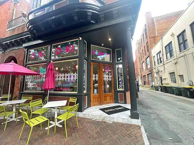 Those cheerful outdoor seats practically beg you to sit, relax, and savor every creamy spoonful slowly.