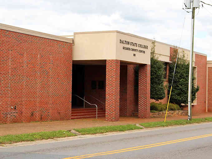 Solid brick and simple lines prove that classic style never goes out of fashion. It&rsquo;s honest, sturdy, and undeniably local.