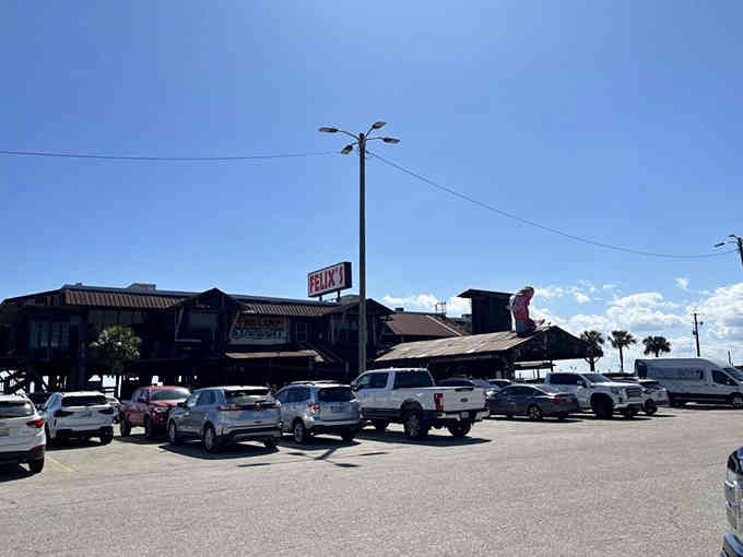 When the parking lot's this full, you've found where locals gather for plates piled high with coastal goodness.