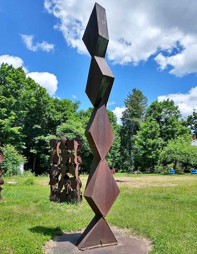 Admire the elegant curves of this unique sculpture, which perfectly mirrors the delicate and organic beauty found in nature's forms.