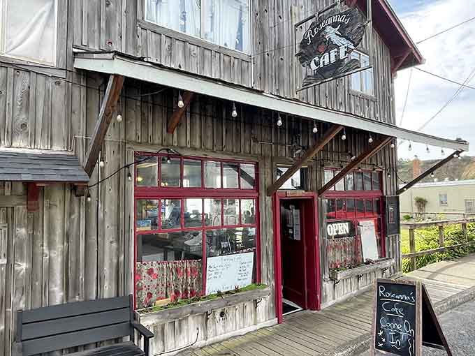 Roseanna's Caf&eacute; has been feeding hungry beachgoers with ocean views that make every meal taste better than it actually is.