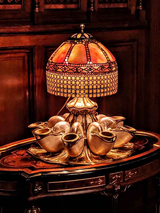 This Tiffany lamp setup proves that sometimes more really is more, especially when it glows like this.