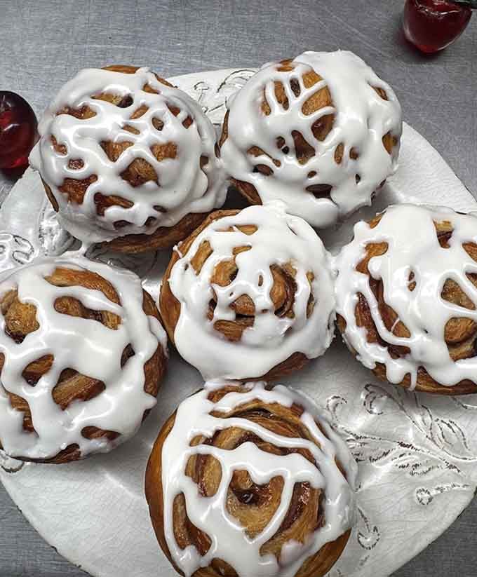 These cinnamon rolls look like they're auditioning for a role in a feel-good movie about pastries.