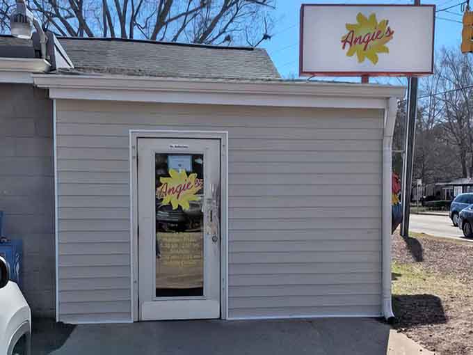 This sunny little spot with its cheerful sign radiates the kind of warmth that makes breakfast taste even better.