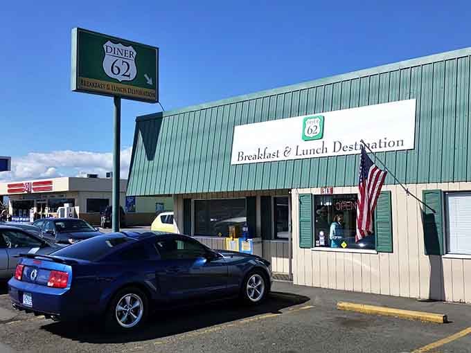 The mint-green trim and patriotic flag give this breakfast destination a classic Americana vibe that never goes out of style.