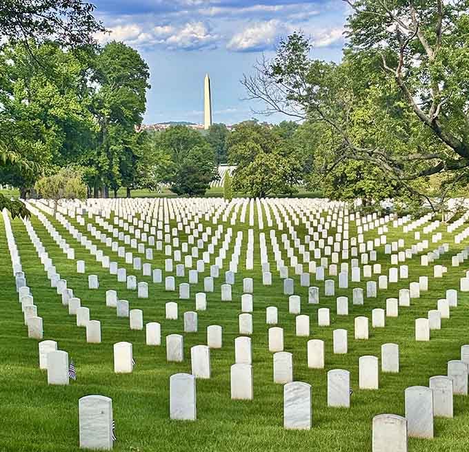 The Washington Monument rises beyond countless headstones, framing history and honor in one powerful, free-to-visit view.