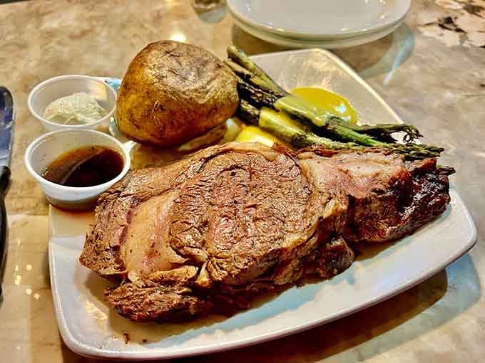 That prime rib could make a vegetarian reconsider their life choices, just saying what we're all thinking.