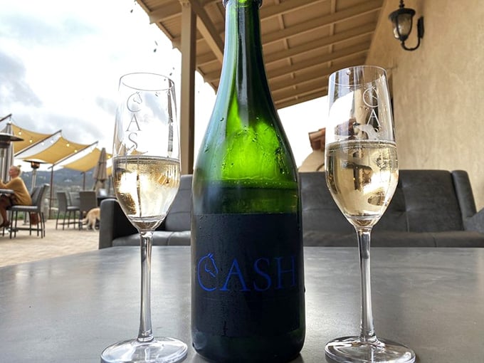 Cash sparkling wine with those elegant glasses, because sometimes bubbles and champion horses are the perfect Saturday combination.