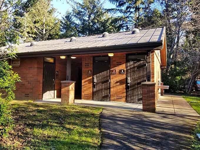 These clean restroom facilities mean you can enjoy nature without completely abandoning civilization's greatest invention: hot showers.
