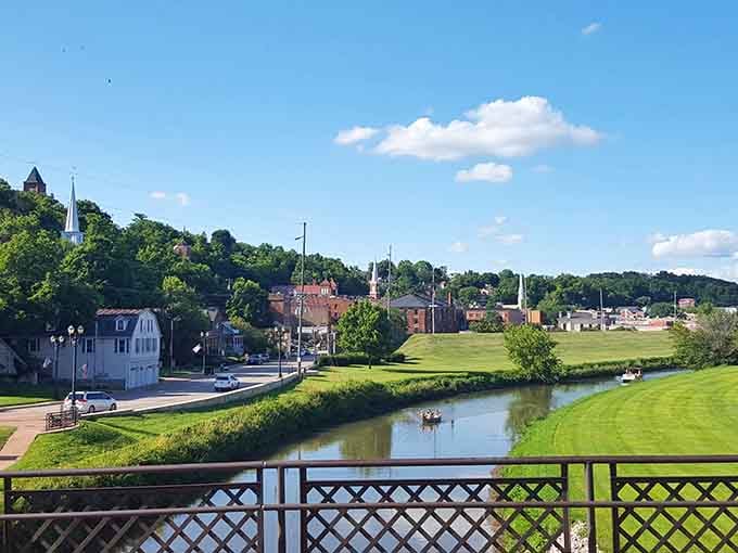 The Galena River winds through town, adding scenic charm to your antique hunting expedition and photo opportunities galore.
