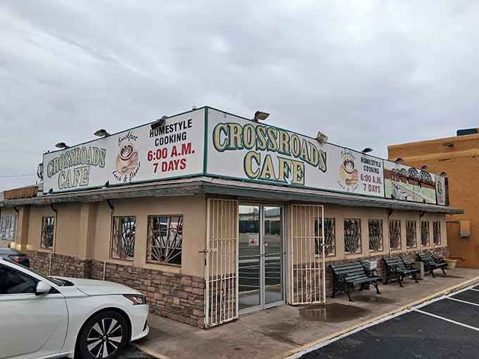 Crossroads Cafe: where homestyle cooking meets that "everybody knows your name" energy you've been craving.