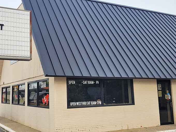 Sometimes the best seafood hides behind simple storefronts where the focus stays on what's cooking, not decorating.