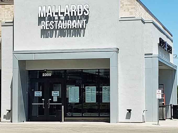 Modern minimalism meets Southern soul food at this sleek storefront where catfish and shrimp reign supreme daily.