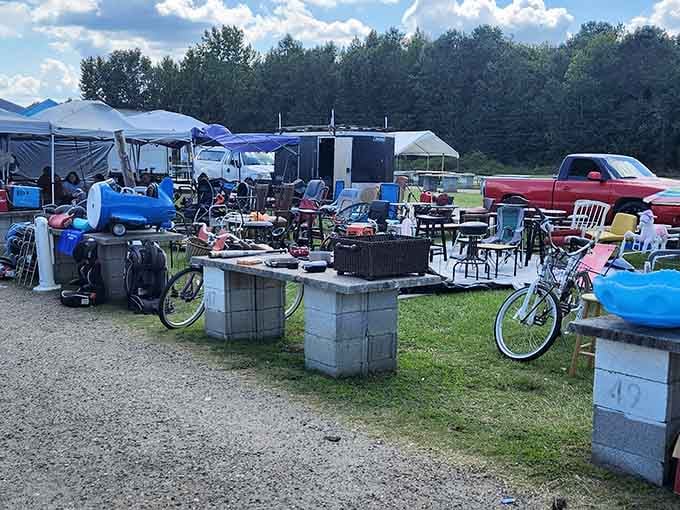 Creative vendors use cinder blocks as display stands, proving ingenuity matters more than fancy fixtures here.