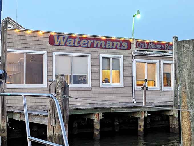Perched right over the water on wooden pilings, this spot delivers crabs with genuine waterfront authenticity.