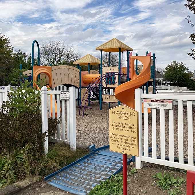 Even the playground here looks inviting, giving parents a guilt-free excuse to shop a little longer.