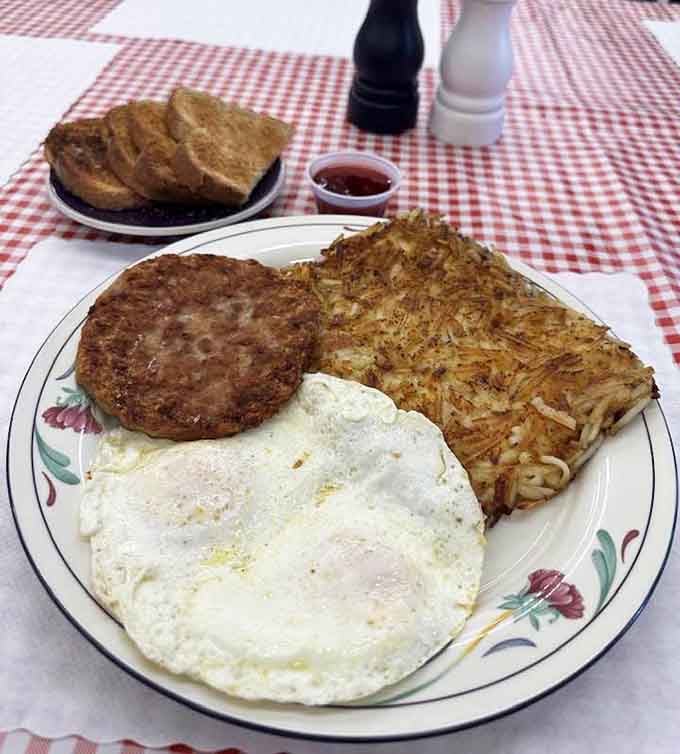 Golden toast, crispy hash browns, and perfectly fried eggs prove breakfast is still the most important meal here.