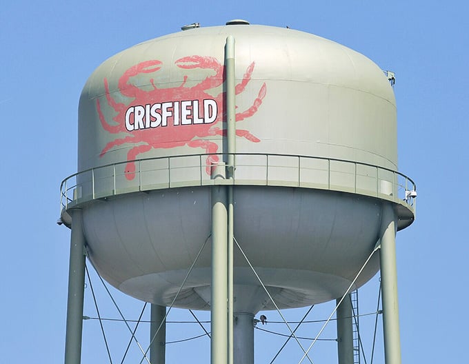 That water tower announces the town's identity with pride, because when you're the Crab Capital, why be modest?