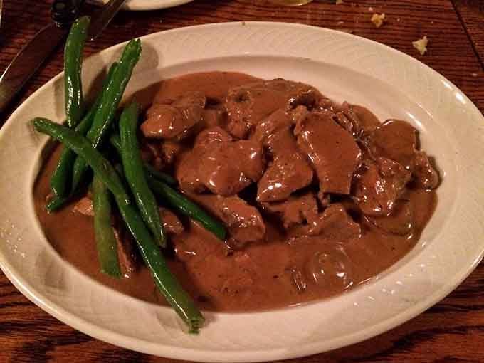 Geschnetzeltes in rich gravy with fresh green beans proves that Swiss comfort food deserves way more recognition.