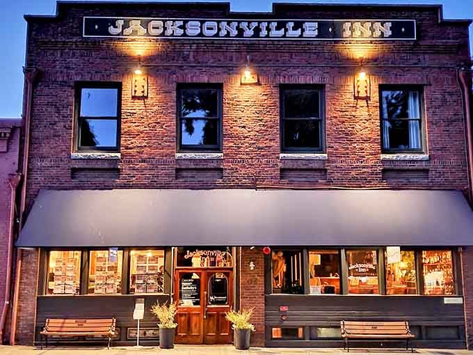The Jacksonville Inn stands as elegant proof that frontier towns had serious architectural ambitions back then.