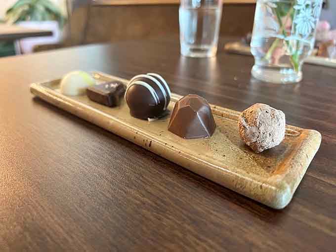A curated chocolate selection ranging from different shapes to different tastes ensures every chocolate pairing finds its perfect match.