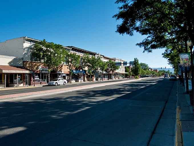East Main Street keeps small-town charm alive while chain stores stay politely in the background.