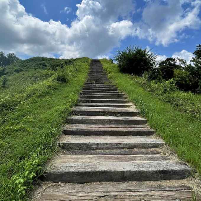 Climb these steps and earn your view the same way ancient chiefs did, minus the ceremonial regalia.