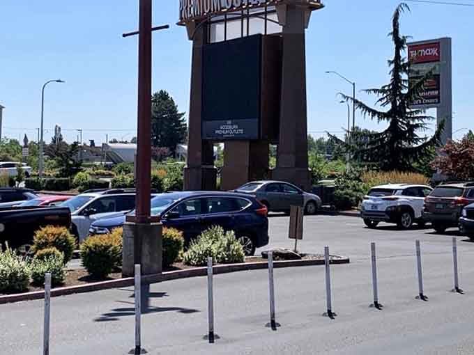 Ample parking lots mean you won't circle endlessly like a vulture, just park and start your bargain hunting adventure immediately.