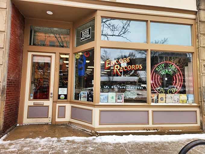 A charming entrance that whispers "serious music lovers welcome here" without any pretension or attitude whatsoever.