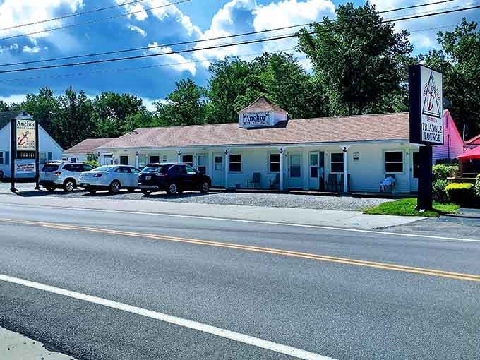 This retro roadside spot with its cheerful turquoise doors screams classic summer vacation louder than any postcard ever could.