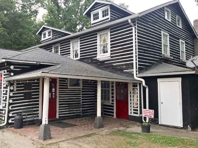 The dark wood siding gives off serious colonial tavern vibes where Jefferson might've grabbed a bite.