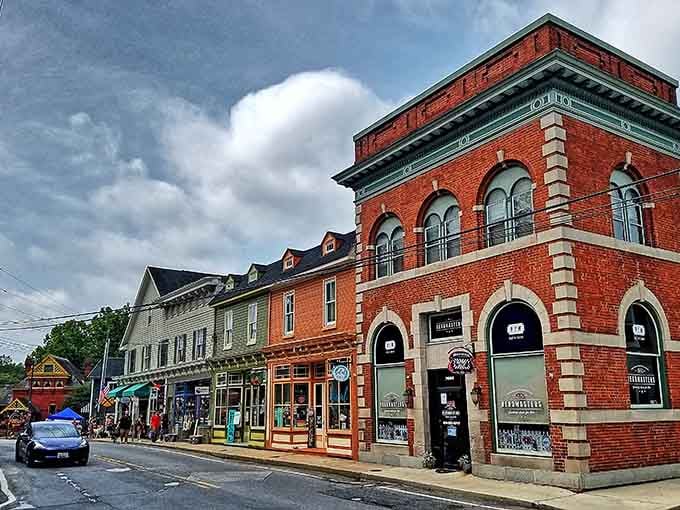 Those arched windows and detailed brickwork prove that beautiful architecture makes every meal taste somehow better inside.