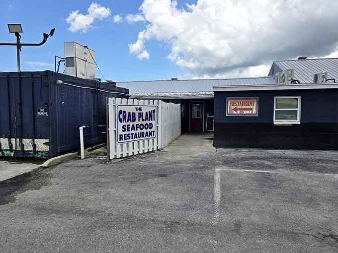 The no-nonsense exterior tells you everything: this place focuses on what matters most, which is delicious crab.