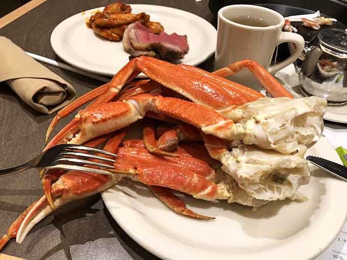 Snow crab clusters this generous make you wonder if the kitchen staff knows something about portion control.