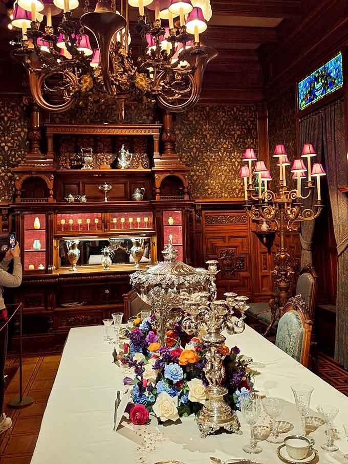 Set a table like this and suddenly your Thanksgiving spread looks like a practice run for beginners.