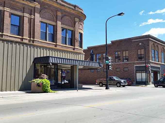 That curved corner building showcases classic design that modern architects still try to replicate and rarely match.