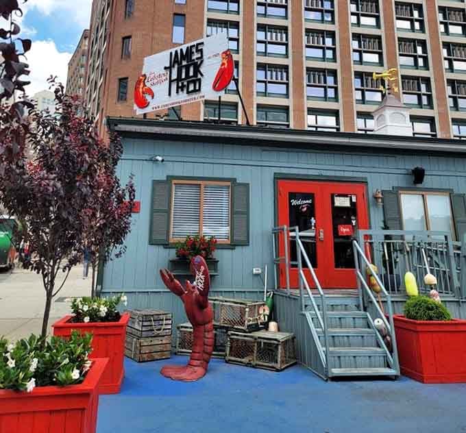 That cheerful lobster statue greeting visitors isn't shy&mdash;and neither is the incredibly fresh seafood they're serving inside daily.