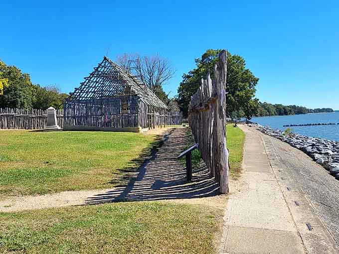 Reconstructed colonial buildings line the waterfront, transporting you back to 1607 without a time machine or hefty entrance fee.