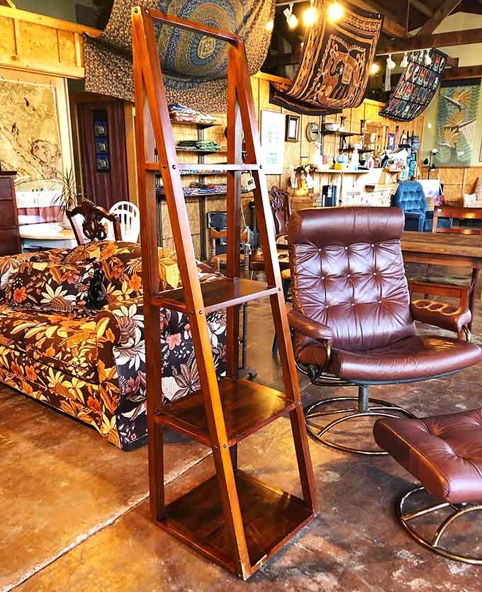 Inside, those mid-century modern pieces and retro finds create a groovy time capsule of style.