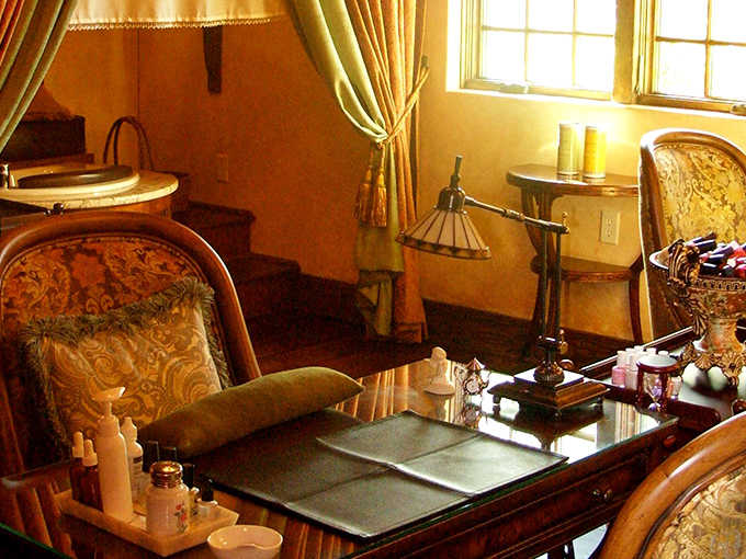 This manicure station proves that beauty treatments can happen in spaces as lovely as the results.