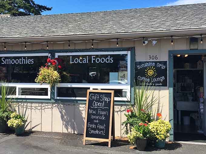 Local flavors and fresh smoothies served with the kind of genuine friendliness that makes you want to become a regular.