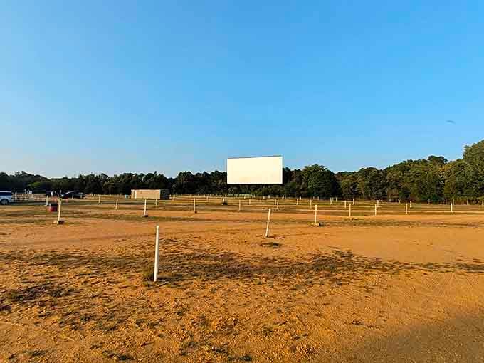 Rows of white posts mark your territory in this democratic seating arrangement where everyone gets a decent view.