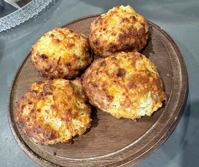 These golden-topped biscuits look like they're auditioning for a butter commercial and absolutely nailing the audition process.