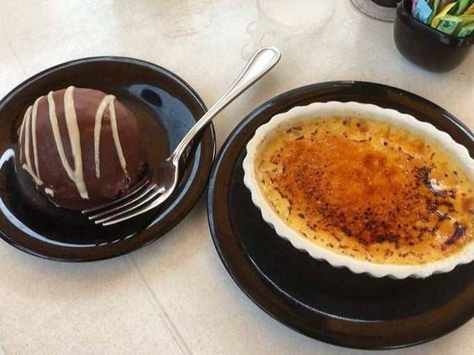 Cr&egrave;me br&ucirc;l&eacute;e and chocolate cake, because choosing between desserts is for people with more willpower than us.