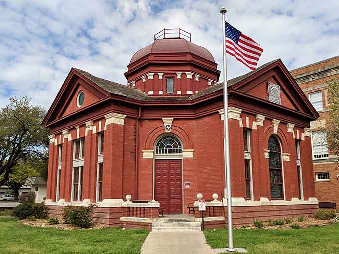 Even the library looks like it belongs in a Western movie, because everything in Lockhart commits to the aesthetic.
